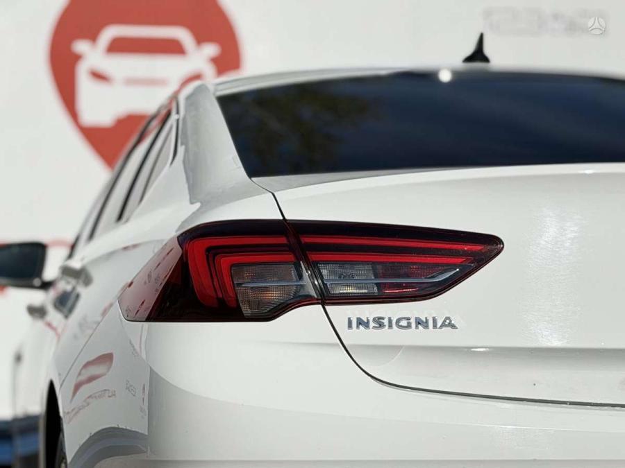 White Opel Insignia 2022 in Taurage, with an engine capacity of 2.00 L and mileage of 252 thousand km for 10800 €, photo 24 on AUTOMOTO.COM.LV