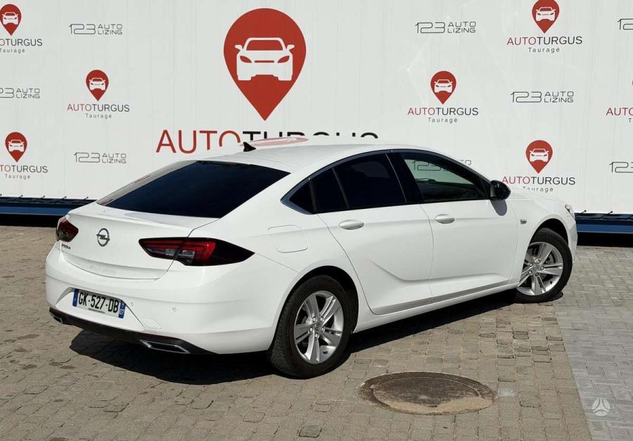 White Opel Insignia 2022 in Taurage, with an engine capacity of 2.00 L and mileage of 252 thousand km for 10800 €, photo 25 on AUTOMOTO.COM.LV