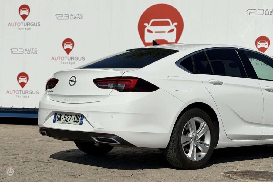 White Opel Insignia 2022 in Taurage, with an engine capacity of 2.00 L and mileage of 252 thousand km for 10800 €, photo 26 on AUTOMOTO.COM.LV