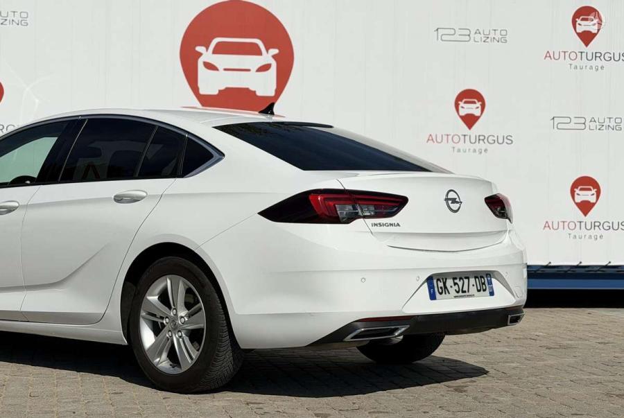 White Opel Insignia 2022 in Taurage, with an engine capacity of 2.00 L and mileage of 252 thousand km for 10800 €, photo 28 on AUTOMOTO.COM.LV
