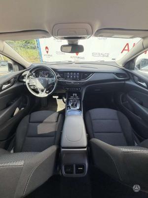 White Opel Insignia 2022 in Taurage, with an engine capacity of 2.00 L and mileage of 252 thousand km for 10800 €, photo 31 on AUTOMOTO.COM.LV