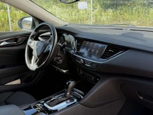 White Opel Insignia 2022 in Taurage, with an engine capacity of 2.00 L and mileage of 252 thousand km for 10800 €, photo 35 on AUTOMOTO.COM.LV