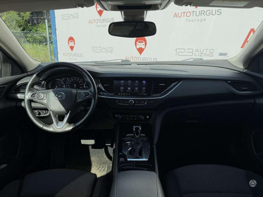 White Opel Insignia 2022 in Taurage, with an engine capacity of 2.00 L and mileage of 252 thousand km for 10800 €, photo 37 on AUTOMOTO.COM.LV