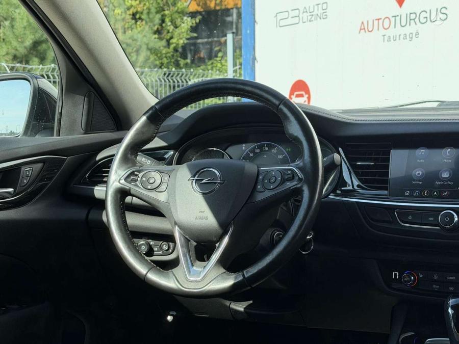 White Opel Insignia 2022 in Taurage, with an engine capacity of 2.00 L and mileage of 252 thousand km for 10800 €, photo 38 on AUTOMOTO.COM.LV