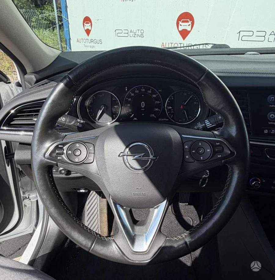 White Opel Insignia 2022 in Taurage, with an engine capacity of 2.00 L and mileage of 252 thousand km for 10800 €, photo 41 on AUTOMOTO.COM.LV