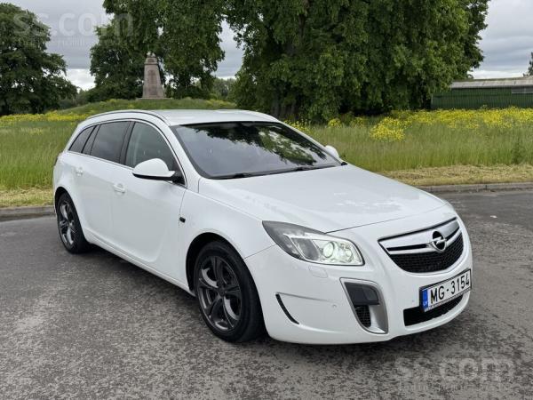 White Opel Insignia 2009 in Riga, with an engine capacity of 2.00 L and mileage of 0 thousand km for 2590 €, photo 3 on AUTOMOTO.COM.LV