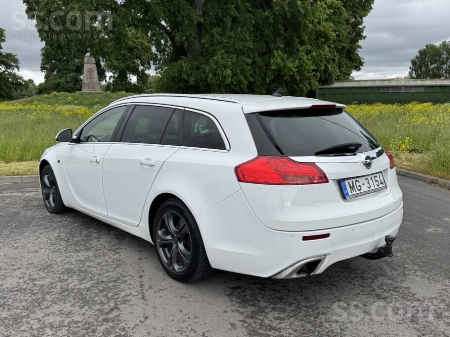 White Opel Insignia 2009 in Riga, with an engine capacity of 2.00 L and mileage of 0 thousand km for 2590 €, photo 5 on AUTOMOTO.COM.LV