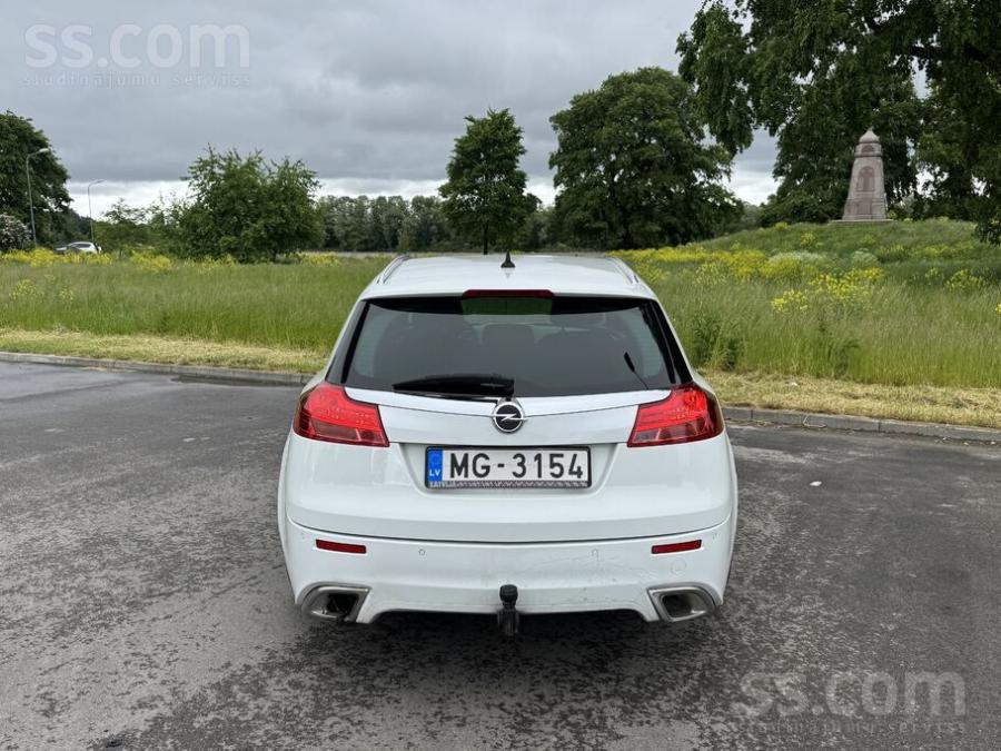 White Opel Insignia 2009 in Riga, with an engine capacity of 2.00 L and mileage of 0 thousand km for 2590 €, photo 6 on AUTOMOTO.COM.LV