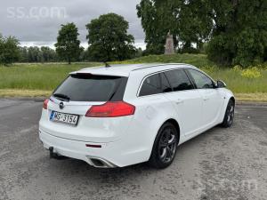 White Opel Insignia 2009 in Riga, with an engine capacity of 2.00 L and mileage of 0 thousand km for 2590 €, photo 7 on AUTOMOTO.COM.LV