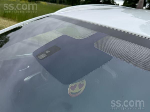 White Opel Insignia 2009 in Riga, with an engine capacity of 2.00 L and mileage of 0 thousand km for 2590 €, photo 8 on AUTOMOTO.COM.LV