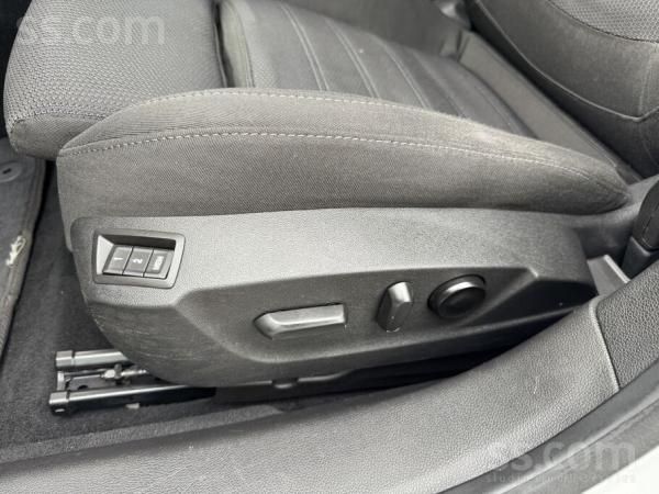White Opel Insignia 2009 in Riga, with an engine capacity of 2.00 L and mileage of 0 thousand km for 2590 €, photo 10 on AUTOMOTO.COM.LV