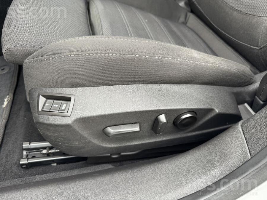 White Opel Insignia 2009 in Riga, with an engine capacity of 2.00 L and mileage of 0 thousand km for 2590 €, photo 11 on AUTOMOTO.COM.LV