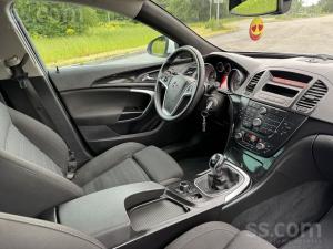 White Opel Insignia 2009 in Riga, with an engine capacity of 2.00 L and mileage of 0 thousand km for 2590 €, photo 15 on AUTOMOTO.COM.LV