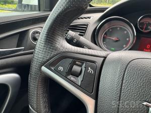 White Opel Insignia 2009 in Riga, with an engine capacity of 2.00 L and mileage of 0 thousand km for 2590 €, photo 16 on AUTOMOTO.COM.LV
