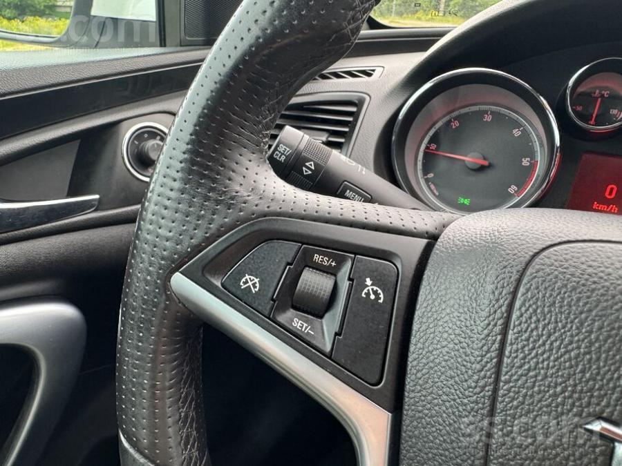 White Opel Insignia 2009 in Riga, with an engine capacity of 2.00 L and mileage of 0 thousand km for 2590 €, photo 16 on AUTOMOTO.COM.LV
