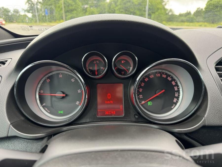 White Opel Insignia 2009 in Riga, with an engine capacity of 2.00 L and mileage of 0 thousand km for 2590 €, photo 17 on AUTOMOTO.COM.LV