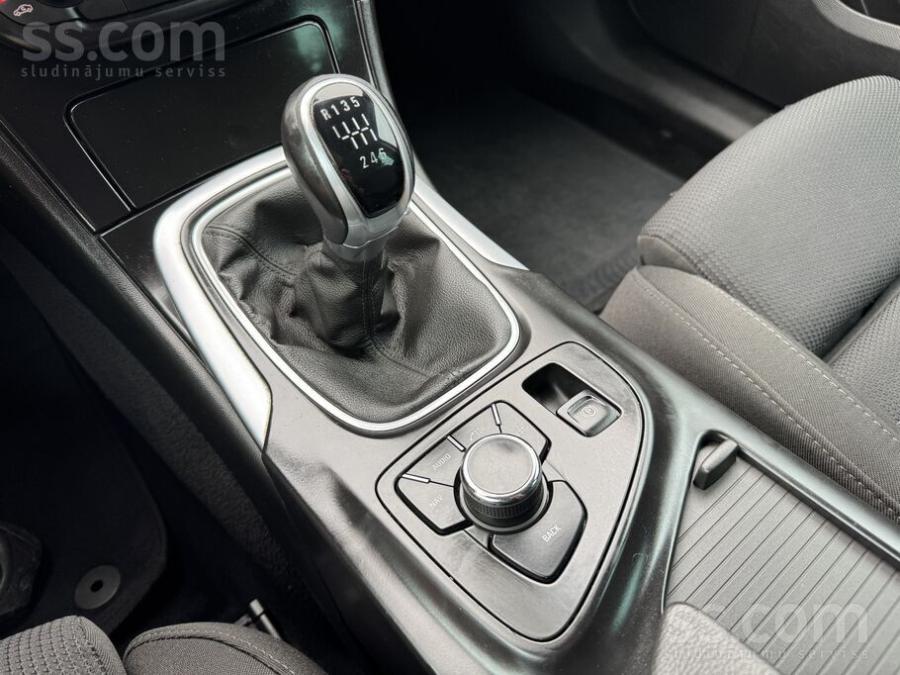 White Opel Insignia 2009 in Riga, with an engine capacity of 2.00 L and mileage of 0 thousand km for 2590 €, photo 21 on AUTOMOTO.COM.LV