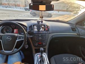 White Opel Insignia 2009 in Riga, with an engine capacity of 2.00 L and mileage of 335 thousand km for 3300 €, photo 11 on AUTOMOTO.COM.LV