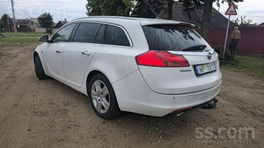 Balts Opel Insignia 2009 Daugavpils, ar dzinēja tilpumu 2.00 L un nobraukumu 300 tūkst. km par 2000 €, foto 4 vietnē AUTOMOTO.COM.LV
