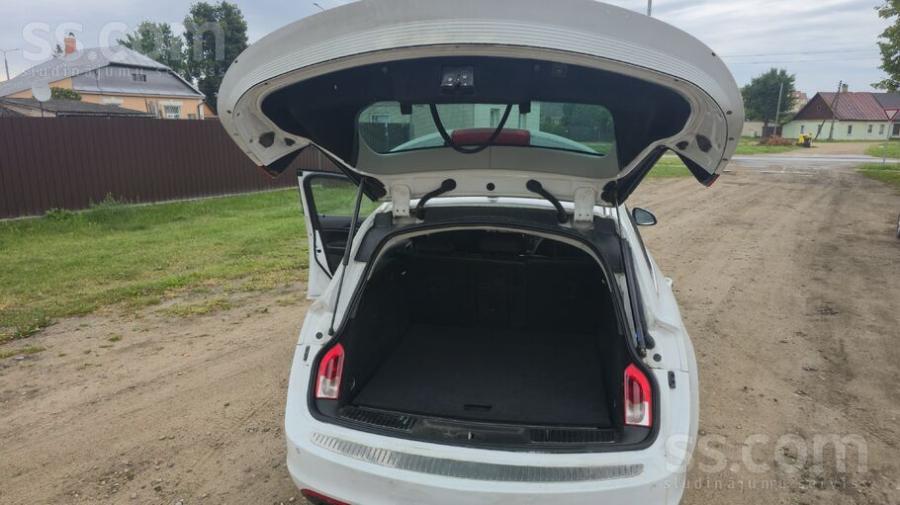 Balts Opel Insignia 2009 Daugavpils, ar dzinēja tilpumu 2.00 L un nobraukumu 300 tūkst. km par 2000 €, foto 5 vietnē AUTOMOTO.COM.LV