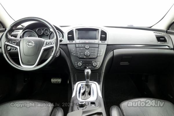 White Opel Insignia 2009 in Tallinn, with an engine capacity of 2.00 L and mileage of 338 thousand km for 2699 €, photo 6 on AUTOMOTO.COM.LV