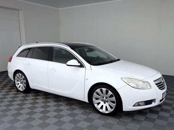 White Opel Insignia 2009 in Tallinn, with an engine capacity of 2.00 L and mileage of 338 thousand km for 2699 €, photo 10 on AUTOMOTO.COM.LV