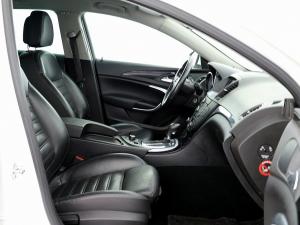 Balts Opel Insignia 2009 Tallina, ar dzinēja tilpumu 2.00 L un nobraukumu 338 tūkst. km par 2699 €, foto 15 vietnē AUTOMOTO.COM.LV