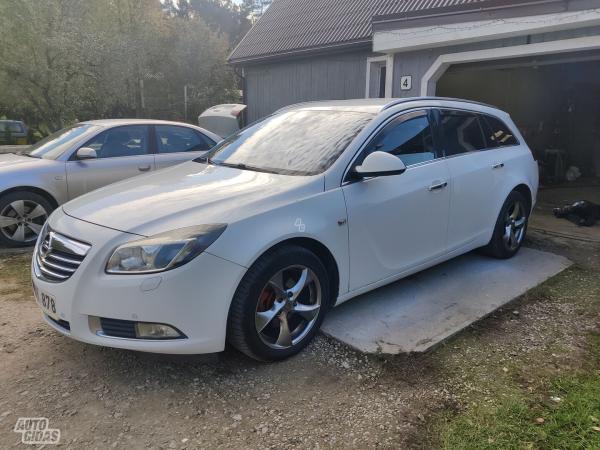 White Opel Insignia 2009 in Siauliai, with an engine capacity of 2.00 L and mileage of 261 thousand km for 2000 €, photo 5 on AUTOMOTO.COM.LV