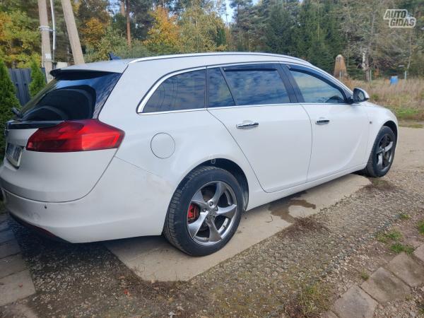 White Opel Insignia 2009 in Siauliai, with an engine capacity of 2.00 L and mileage of 261 thousand km for 2000 €, photo 6 on AUTOMOTO.COM.LV