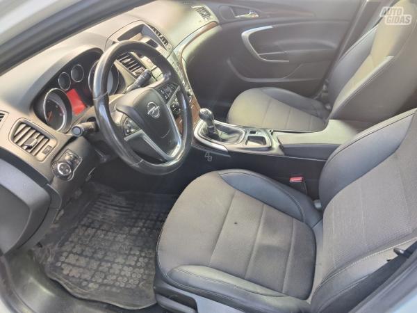White Opel Insignia 2009 in Siauliai, with an engine capacity of 2.00 L and mileage of 261 thousand km for 2000 €, photo 9 on AUTOMOTO.COM.LV
