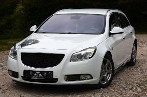 White Opel Insignia 2010 in Kretinga, with an engine capacity of 2.00 L and mileage of 267 thousand km for 4499 €, photo 2 on AUTOMOTO.COM.LV