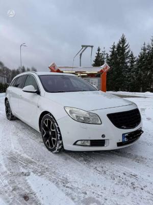 White Opel Insignia 2010 in Vilnius, with an engine capacity of 1.96 L and mileage of 250 thousand km for 1900 €, photo  on AUTOMOTO.COM.LV