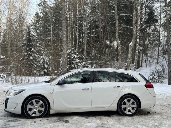White Opel Insignia 2010 in Alytus, with an engine capacity of 2.00 L and mileage of 277 thousand km for 3700 €, photo 3 on AUTOMOTO.COM.LV