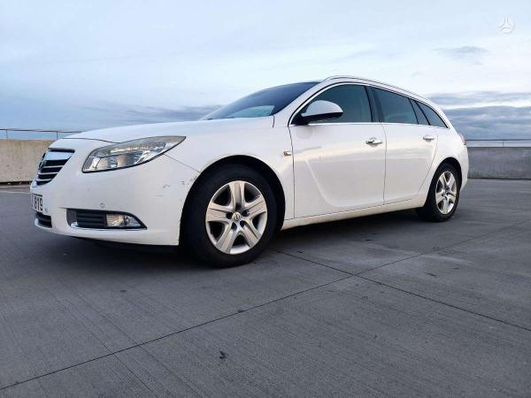 Balts Opel Insignia 2010 Viļņa, ar dzinēja tilpumu 1.96 L un nobraukumu 277 tūkst. km par 2100 €, foto 1 vietnē AUTOMOTO.COM.LV