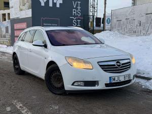 White Opel Insignia 2010 in Vilnius, with an engine capacity of 1.96 L and mileage of 278 thousand km for 2950 €, photo  on AUTOMOTO.COM.LV