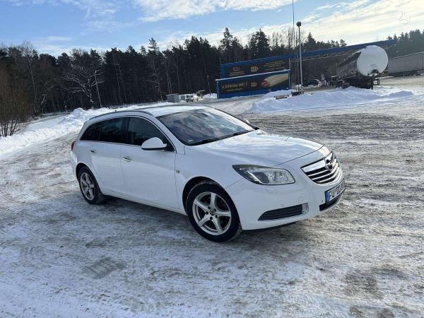 White Opel Insignia 2010 in Taurage, with an engine capacity of 2.00 L and mileage of 186 thousand km for 3800 €, photo 2 on AUTOMOTO.COM.LV