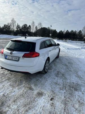 White Opel Insignia 2010 in Taurage, with an engine capacity of 2.00 L and mileage of 186 thousand km for 3800 €, photo 4 on AUTOMOTO.COM.LV