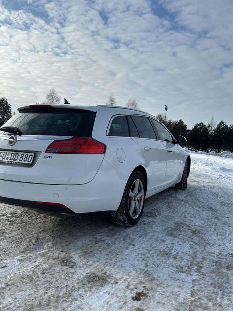 White Opel Insignia 2010 in Taurage, with an engine capacity of 2.00 L and mileage of 186 thousand km for 3800 €, photo 6 on AUTOMOTO.COM.LV