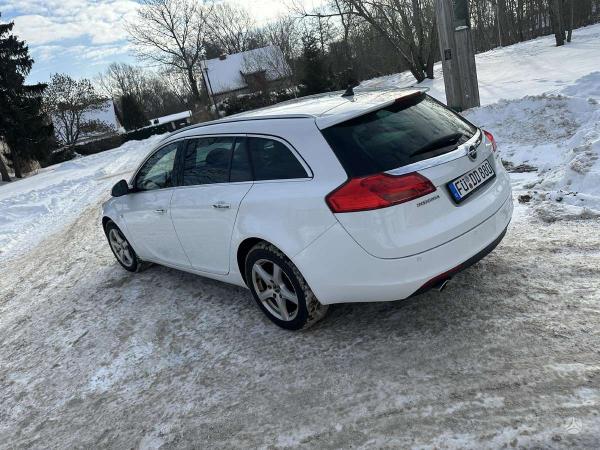 White Opel Insignia 2010 in Taurage, with an engine capacity of 2.00 L and mileage of 186 thousand km for 3800 €, photo 7 on AUTOMOTO.COM.LV