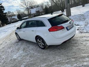 White Opel Insignia 2010 in Taurage, with an engine capacity of 2.00 L and mileage of 186 thousand km for 3800 €, photo 7 on AUTOMOTO.COM.LV