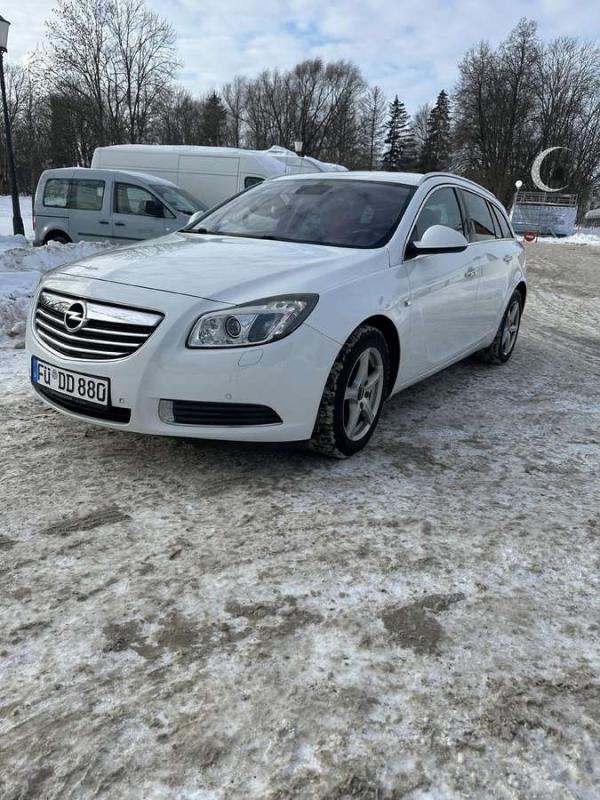 White Opel Insignia 2010 in Taurage, with an engine capacity of 2.00 L and mileage of 186 thousand km for 3800 €, photo 9 on AUTOMOTO.COM.LV