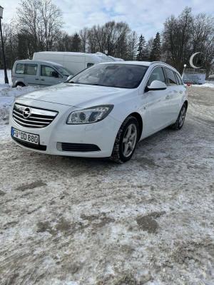 White Opel Insignia 2010 in Taurage, with an engine capacity of 2.00 L and mileage of 186 thousand km for 3800 €, photo 9 on AUTOMOTO.COM.LV