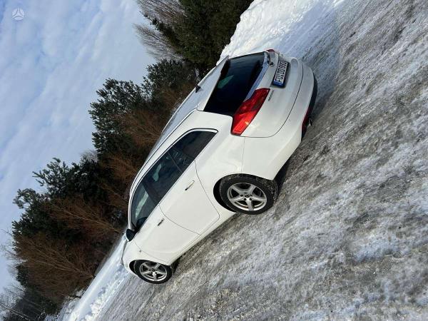 White Opel Insignia 2010 in Taurage, with an engine capacity of 2.00 L and mileage of 186 thousand km for 3800 €, photo 10 on AUTOMOTO.COM.LV