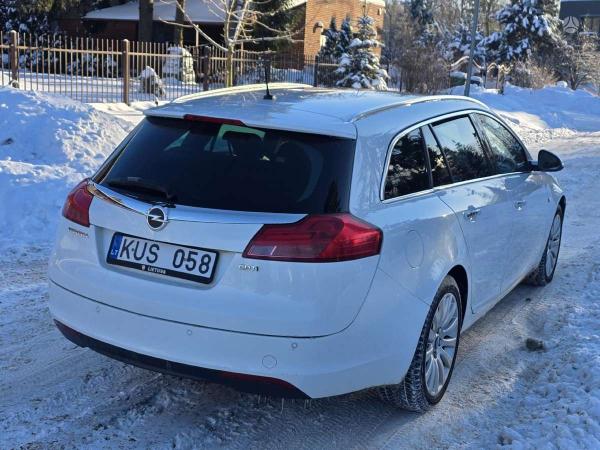 White Opel Insignia 2010 in Vilnius, with an engine capacity of 1.96 L and mileage of 270 thousand km for 2200 €, photo 3 on AUTOMOTO.COM.LV