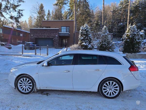 White Opel Insignia 2010 in Vilnius, with an engine capacity of 1.96 L and mileage of 270 thousand km for 2200 €, photo 6 on AUTOMOTO.COM.LV