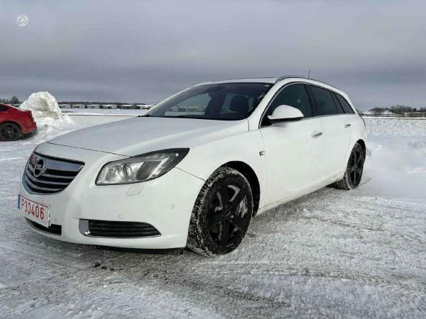 White Opel Insignia 2010 in Kaunas, with an engine capacity of 1.96 L and mileage of 312 thousand km for 3150 €, photo 2 on AUTOMOTO.COM.LV