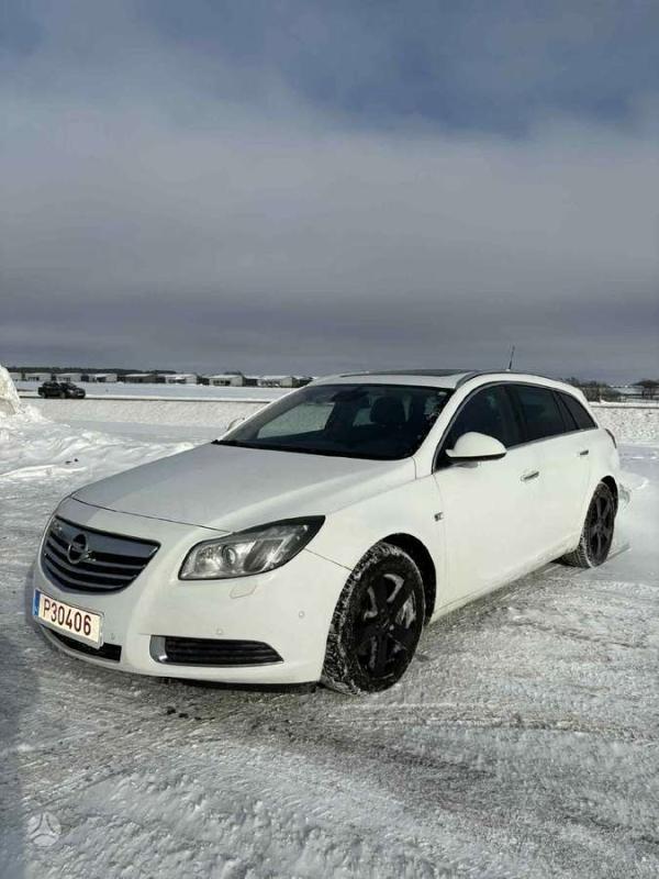 White Opel Insignia 2010 in Kaunas, with an engine capacity of 1.96 L and mileage of 312 thousand km for 3150 €, photo 5 on AUTOMOTO.COM.LV