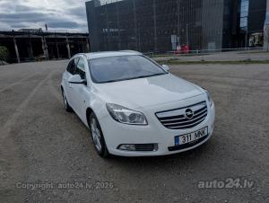 White Opel Insignia 2010 in Tallinn, with an engine capacity of 2.00 L and mileage of 221 thousand km for 3700 €, photo  on AUTOMOTO.COM.LV