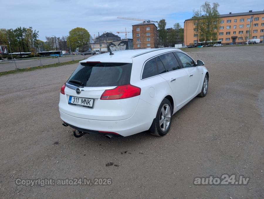 Balts Opel Insignia 2010 Tallina, ar dzinēja tilpumu 2.00 L un nobraukumu 221 tūkst. km par 3700 €, foto 4 vietnē AUTOMOTO.COM.LV