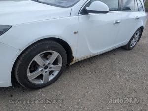 Balts Opel Insignia 2010 Tallina, ar dzinēja tilpumu 2.00 L un nobraukumu 221 tūkst. km par 3700 €, foto 8 vietnē AUTOMOTO.COM.LV